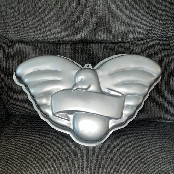 Wilton | Kitchen | Vintage 987 Wilton Bird Cake Pan Wedding Banner Dove ...